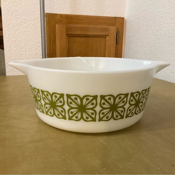 Pyrex | Kitchen | Vintage Pyrex Verde 2 2 Quart Round Casserole 475 ...